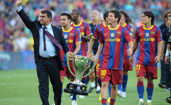 FC Barcelona, la Bucureşti, zeci de fani la hotel | Epoch Times România