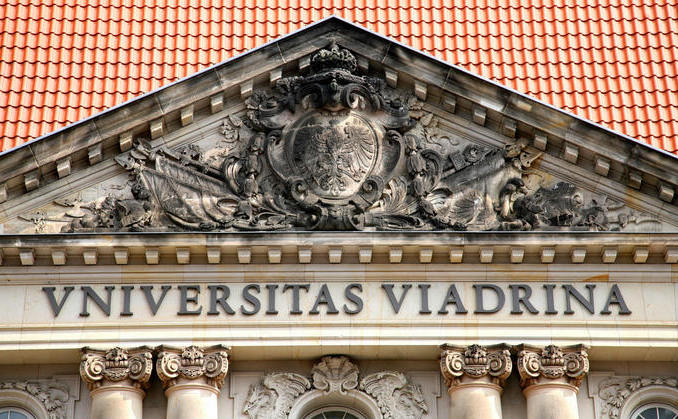 'Europa-Universität Viadrina', care construieşte punţi către Europa de ...