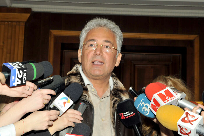 Fostul ministru Adriean Videanu şi afaceristul Ioan Niculae, achitaţi ...