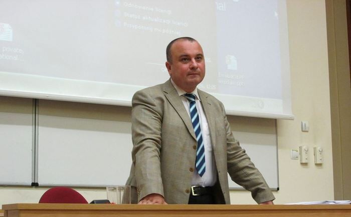 Cade primul cap în scandalul de plagiat al lui Lucian Bode