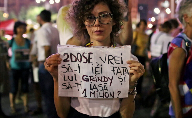 Ziua 214. "O grupare de indivizi incompetenţi, corupţi, încearcă să ...