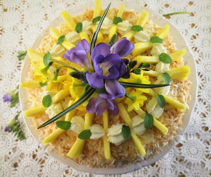 Tort din foi de bezea cu alune şi nucă - deosebit de apetisant