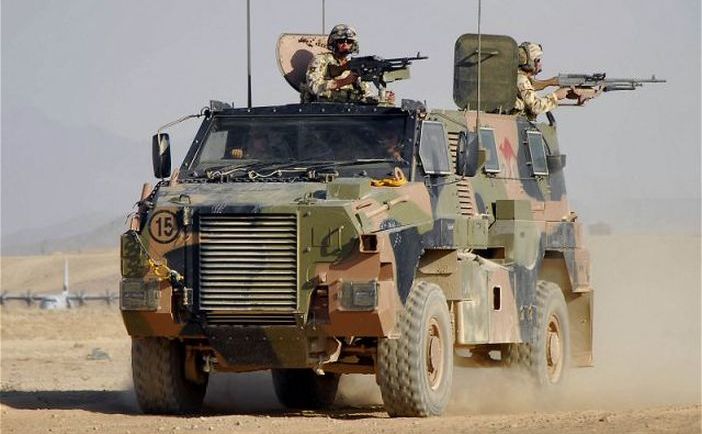 Australia îi promite lui Zelenski că va trimite Ucrainei vehicule ...