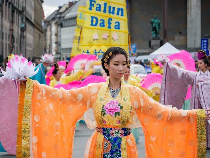 Preţuită în peste 100 de ţări, persecutată brutal în China. Povestea ...