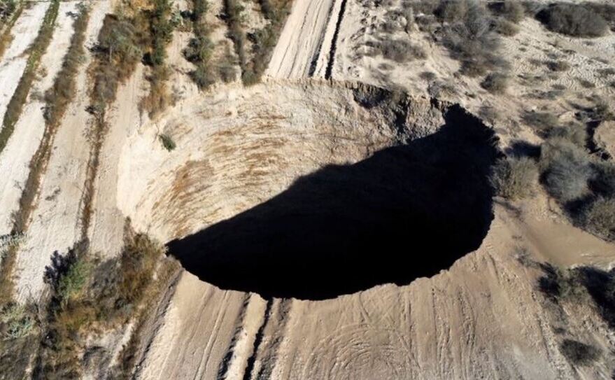 Anchetă în Chile după apariţia unei doline adânci de 200 de metri şi ...