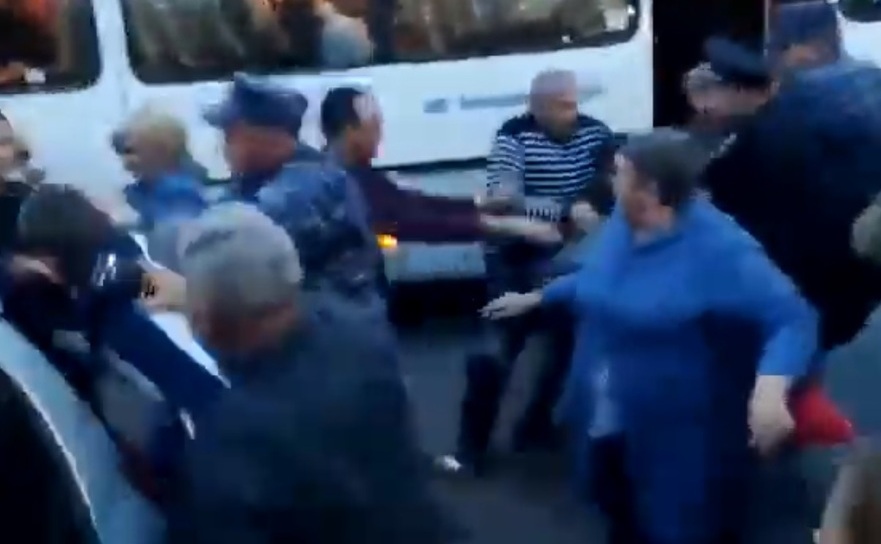 "Nu vreau să-mi ucid poporul slav, fraţii, surorile mele" - Fost ofiţer ...