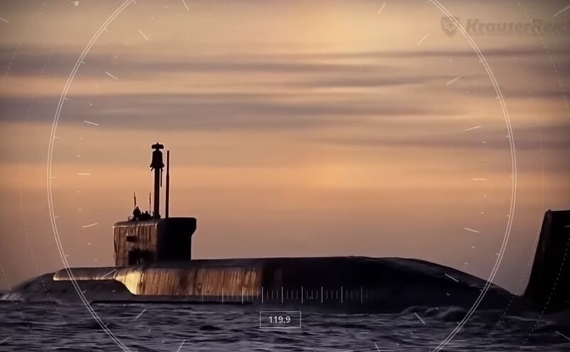 Submarinul nuclear rusesc K-329 Belgorod cu şase torpile nucleare ...