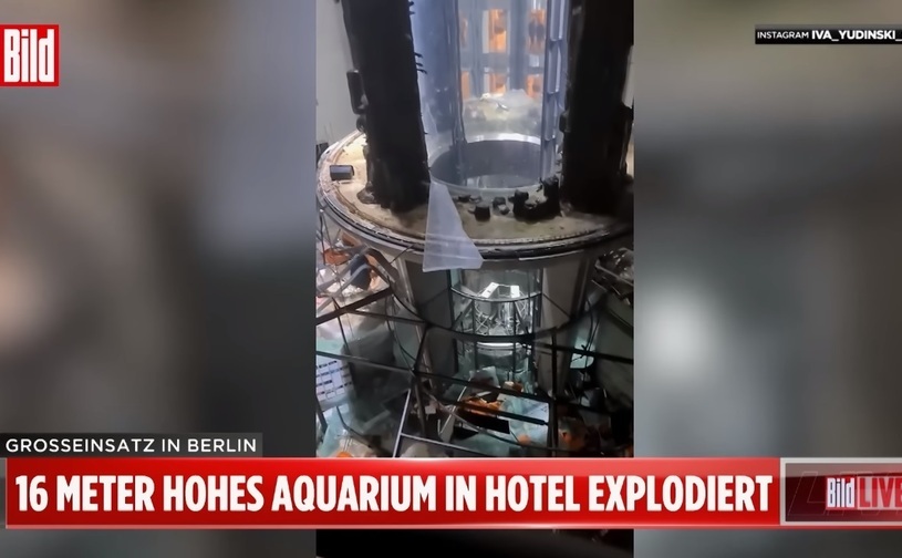 Cel mai mare acvariu cilindric din lume, aflat într-un hotel berlinez ...