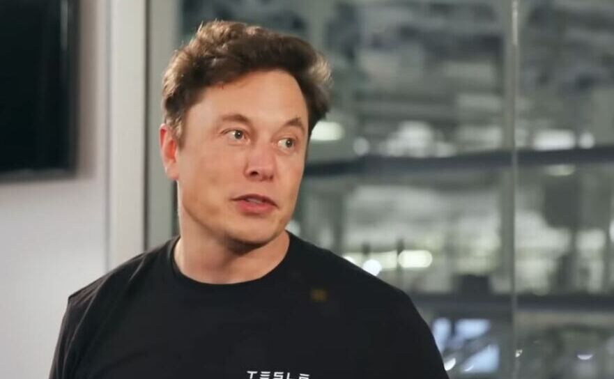 Elon Musk afirmă că două persoane "foarte bolnave mintal", având arme ...