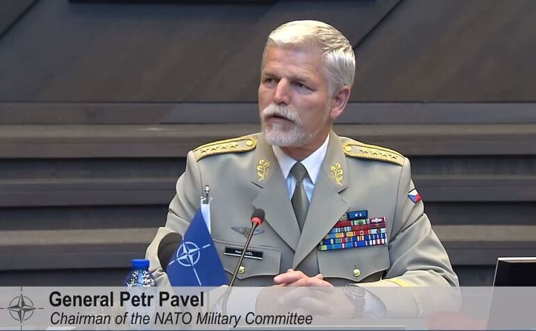 Generalul în retragere Petr Pavel, pro-occidental, iese învingător la ...