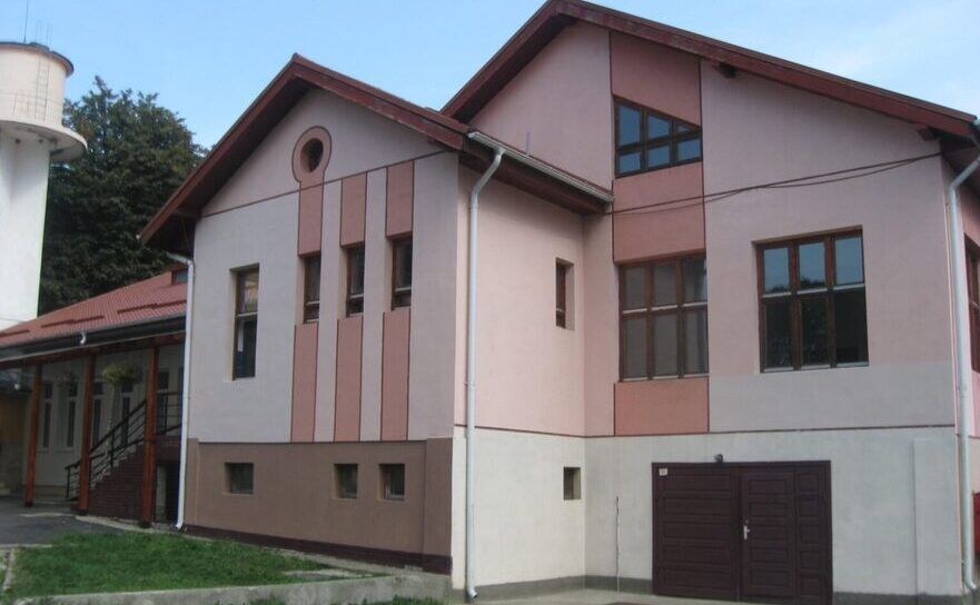 Angajaţii unui centru de recuperare, obligaţi să cotizeze cu bani ...