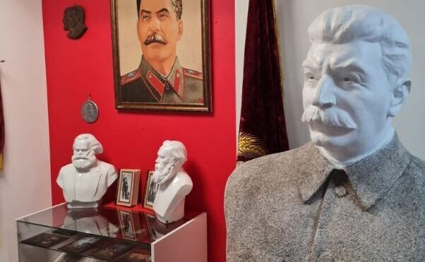 Înapoi în URSS. Deformarea naraţiunii istorice în noile manuale de ...