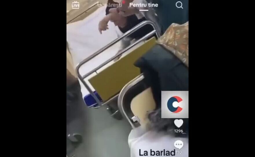 Infirmiera şi brancardierul din Bârlad, filmaţi în timp ce bruscau un ...