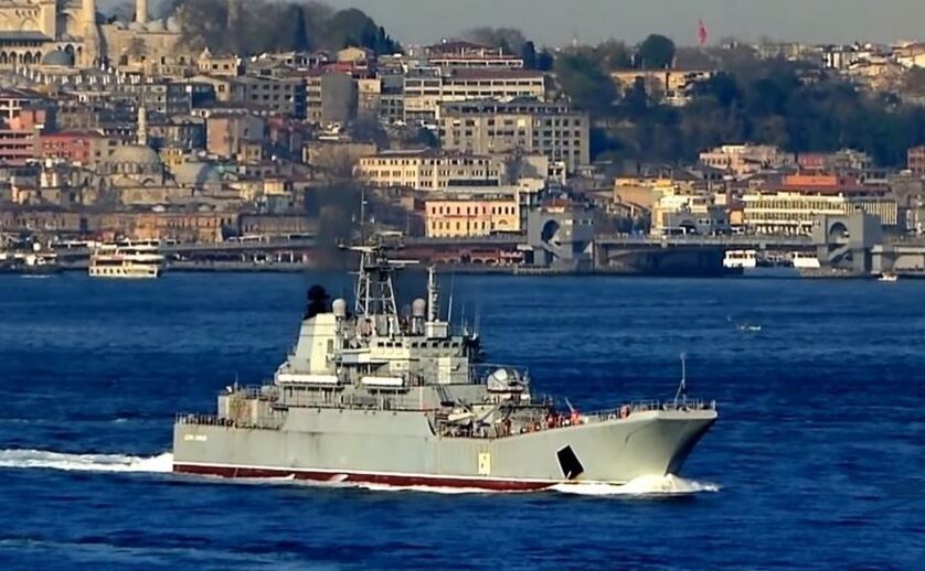 Armata ucraineană afirmă că a scufundat o navă de debarcare rusă de ...