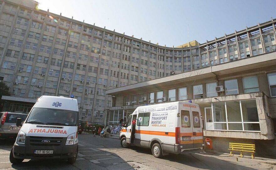Asistenţi medicali, reţinuţi de autorităţi pentru desfăşurarea unei ...