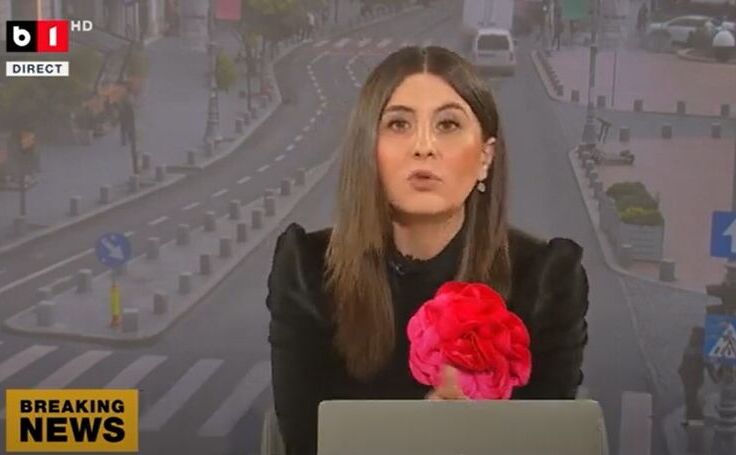 Ioana Constantin: Cât timp noi alergăm după piticul cu pantalonii roşii ...