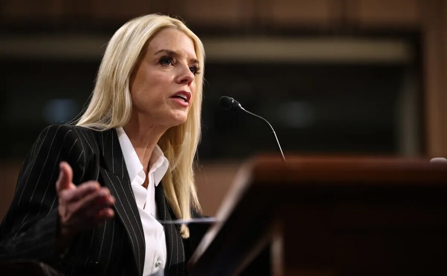 Fosta procuroare generală a SUA, Pam Bondi, depune mărturie în ancheta ...