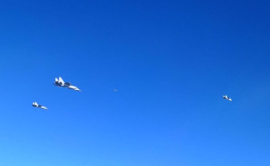 Avioane de vânătoare maghiare interceptează cinci avioane ruseşti ...