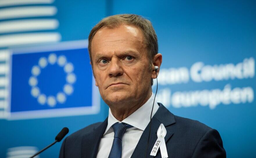 Tensiuni diplomatice între aliaţi. Tusk cere Kievului să rezolve ...