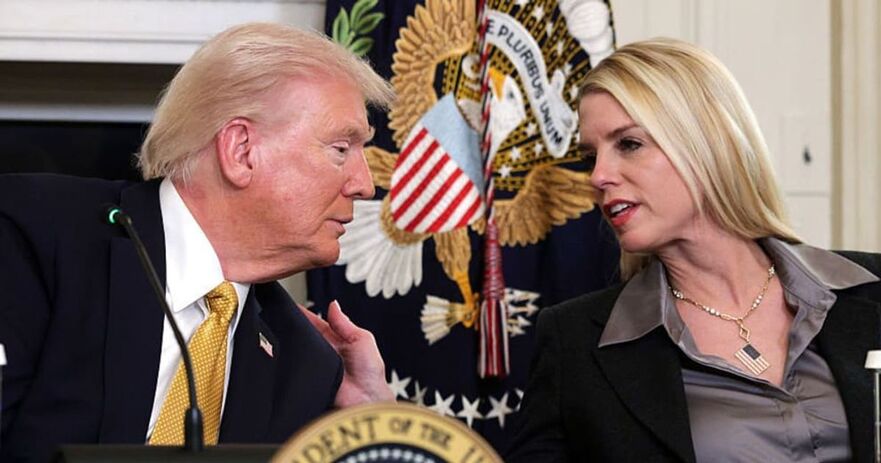Trump a discutat despre posibilitatea de a o înlătura pe Pam Bondi din ...